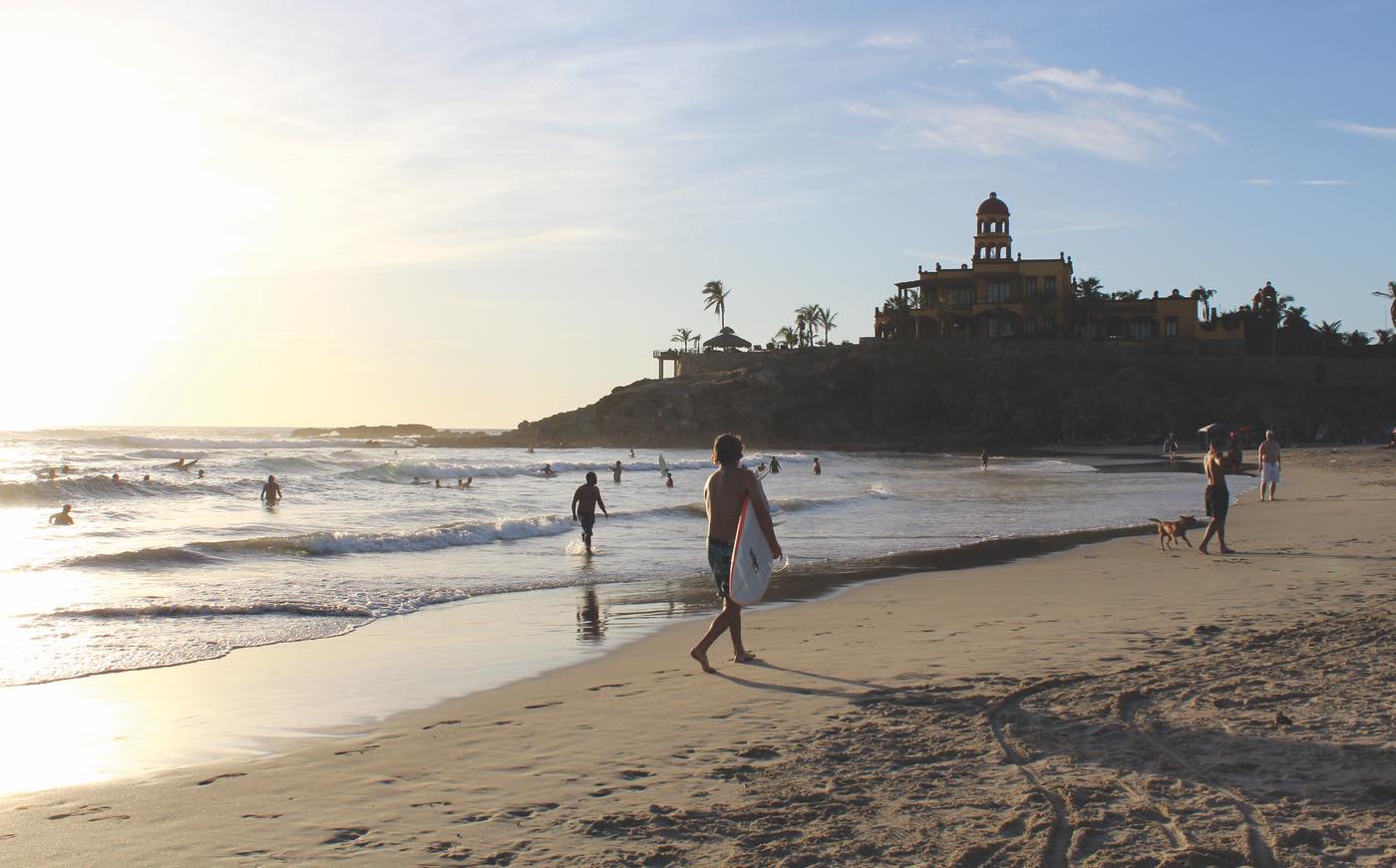 Mario Surf School: The Best on the Beach - Destino Magazine